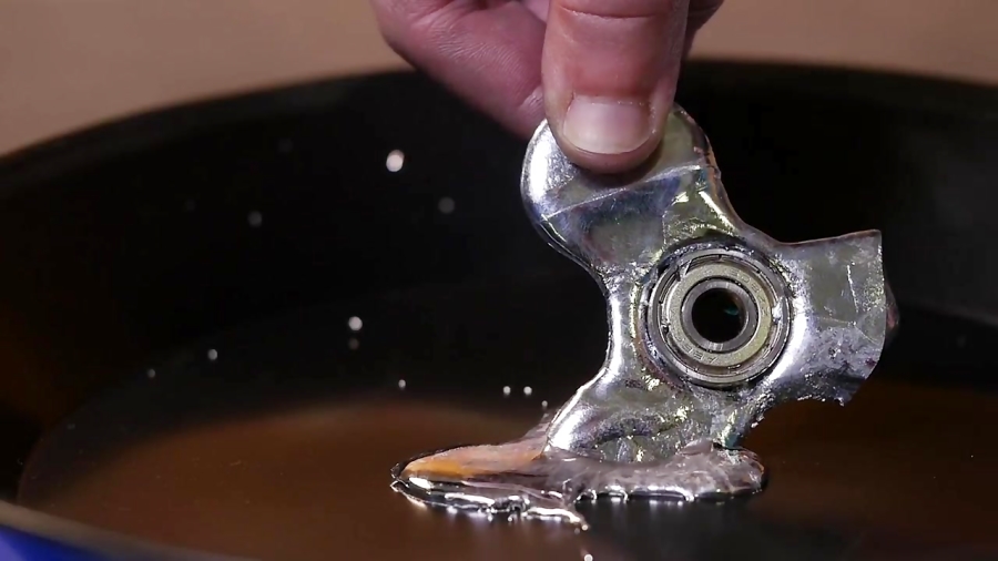 EXPERIMENT Gallium Fidget Spinner VS Hot Coca Cola