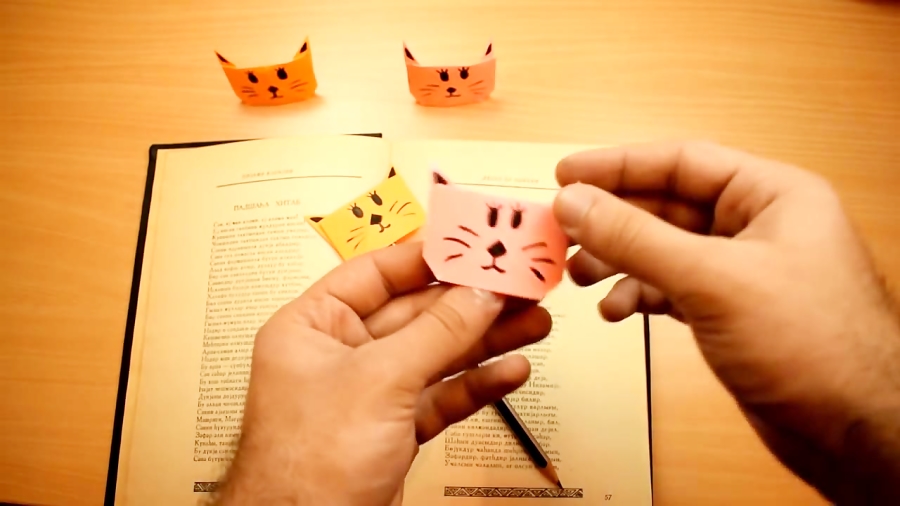 How to make a paper Cat Bookmark?