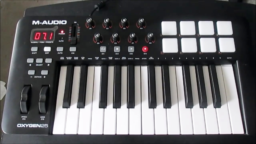 M Audio Oxygen 25 MIDI keyboard Review!!!!