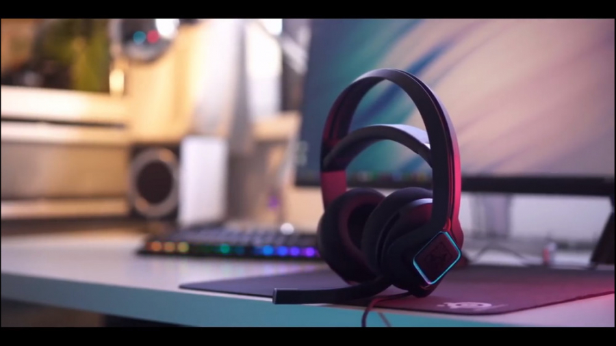 This Headset VIBRATES! Razer Nari Ultimate Gaming Headset