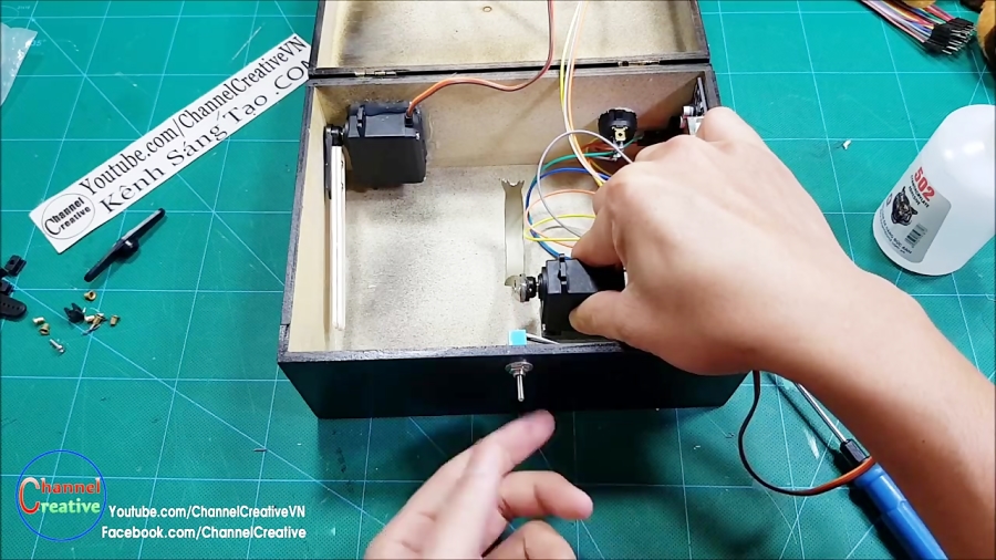 DIY Useless Box with Arduino