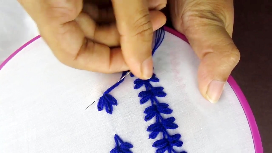 Hand embroidery border line design by Nakshi Kantha World