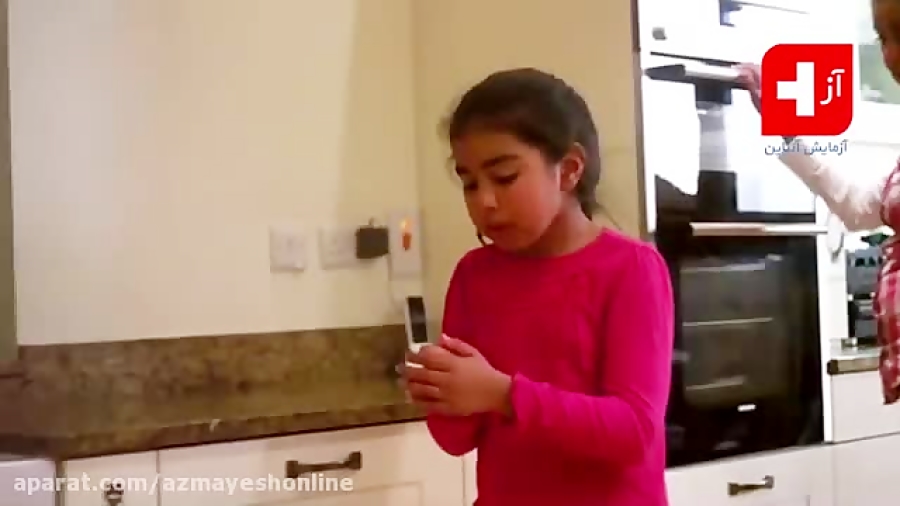 ببینید این مادر چگونه از مرگ فرزندش جلوگیری میکند