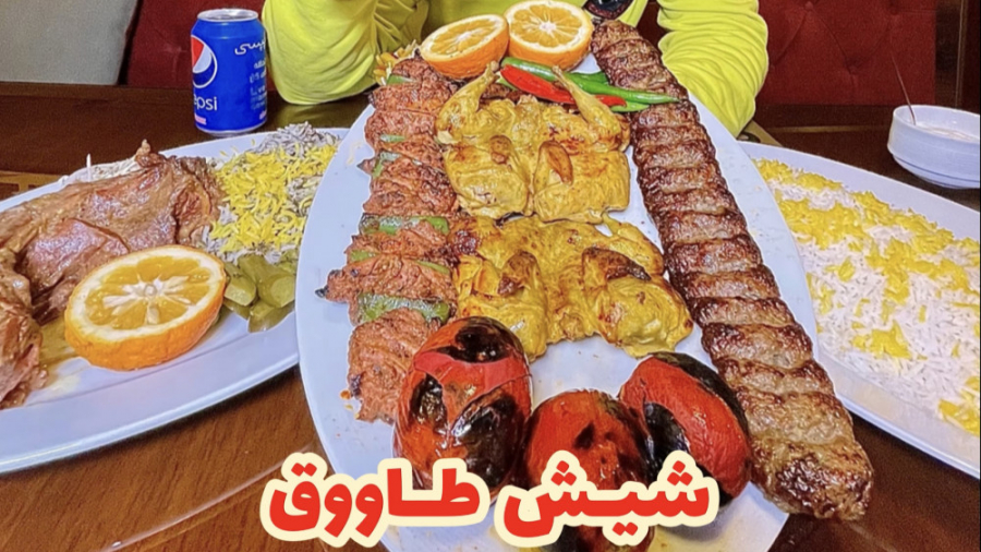 کباب کنار استخر با موسیقی زنده