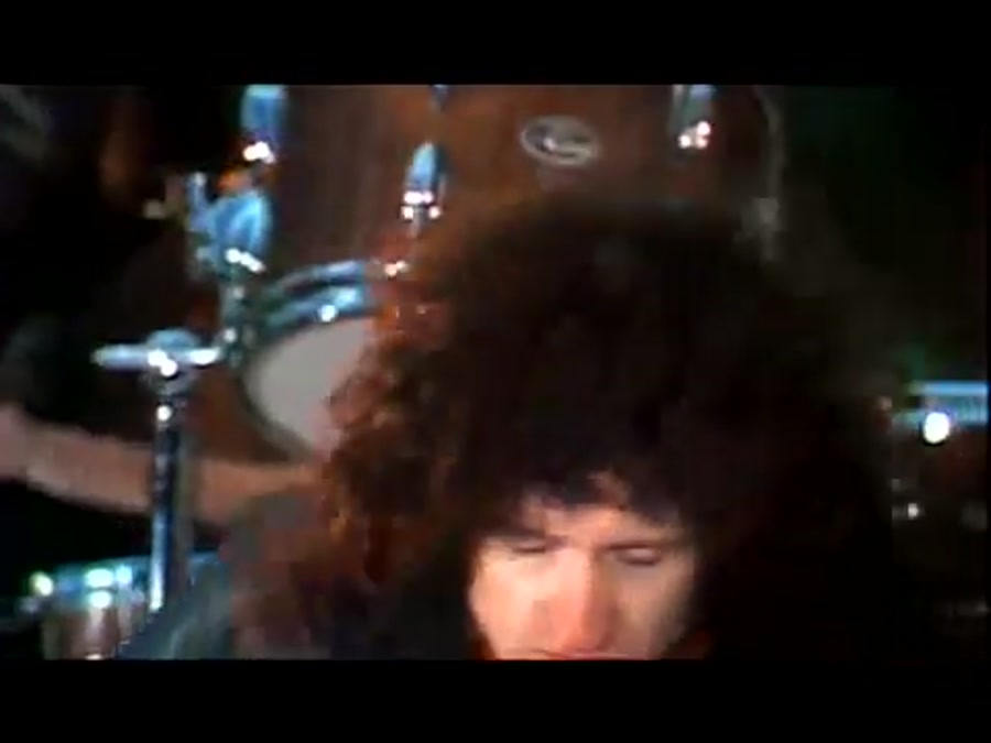 QUEEN - We Will Rock You (official Music Video)