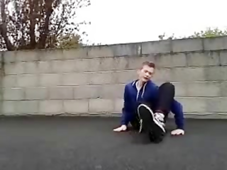 How to Breakdance - Spider Hop - Freeze Basics