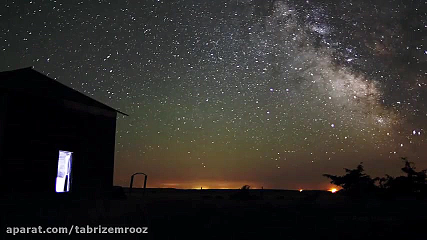 کهکشان راه شیری در تاریکی شهر
