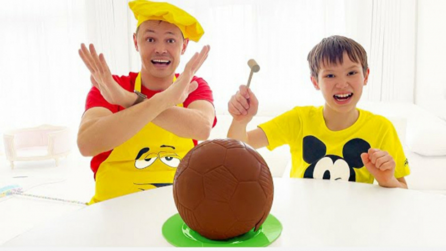 مکس یک توپ بزرگ شکلاتی می خواهد