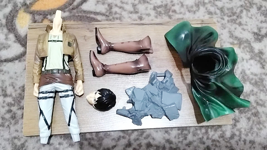 اکشن فیگور اتک آن تایتان :ارن یگر