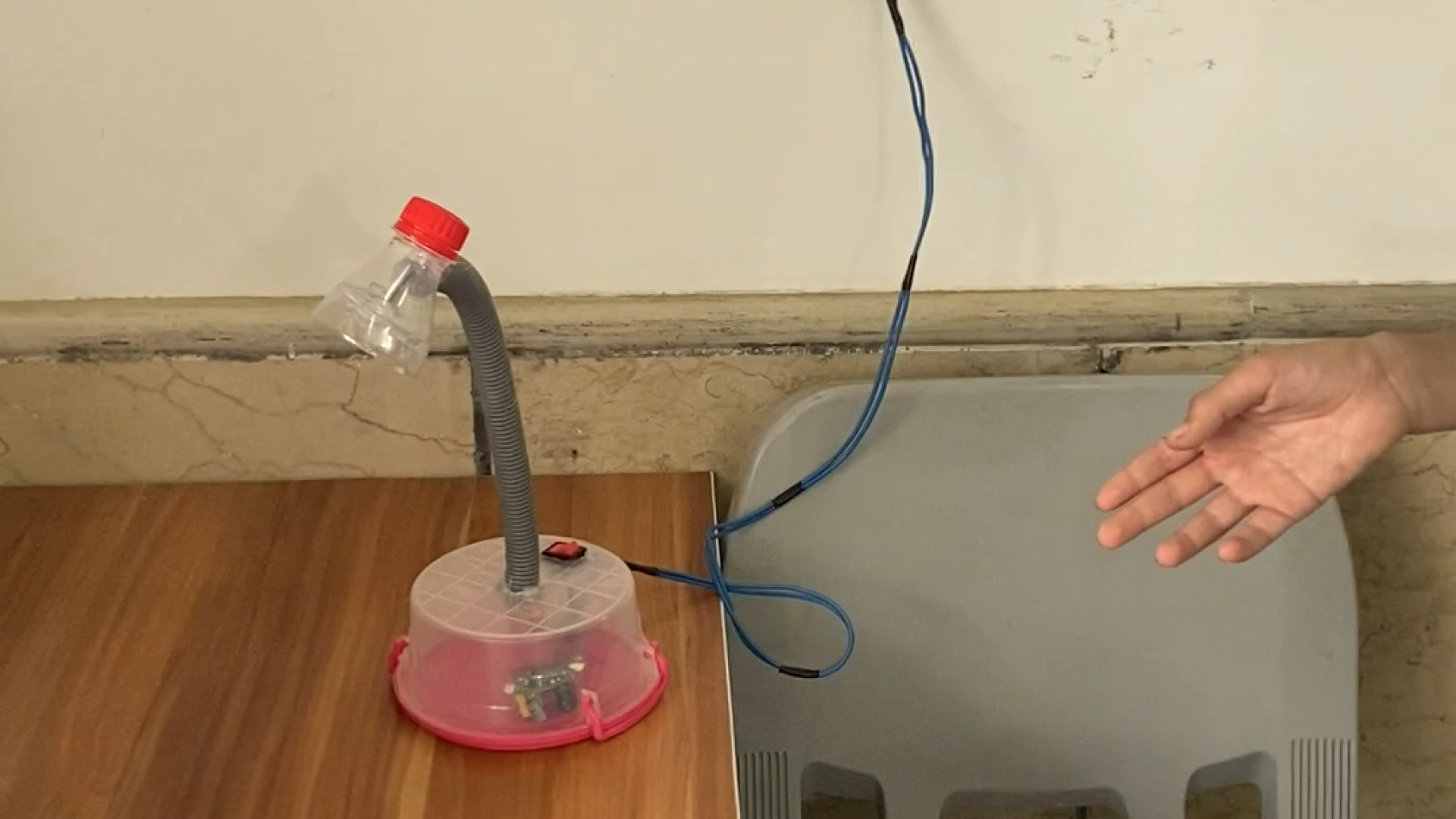 ساخت چراغ مطالعه با وسایل دور ریختنی