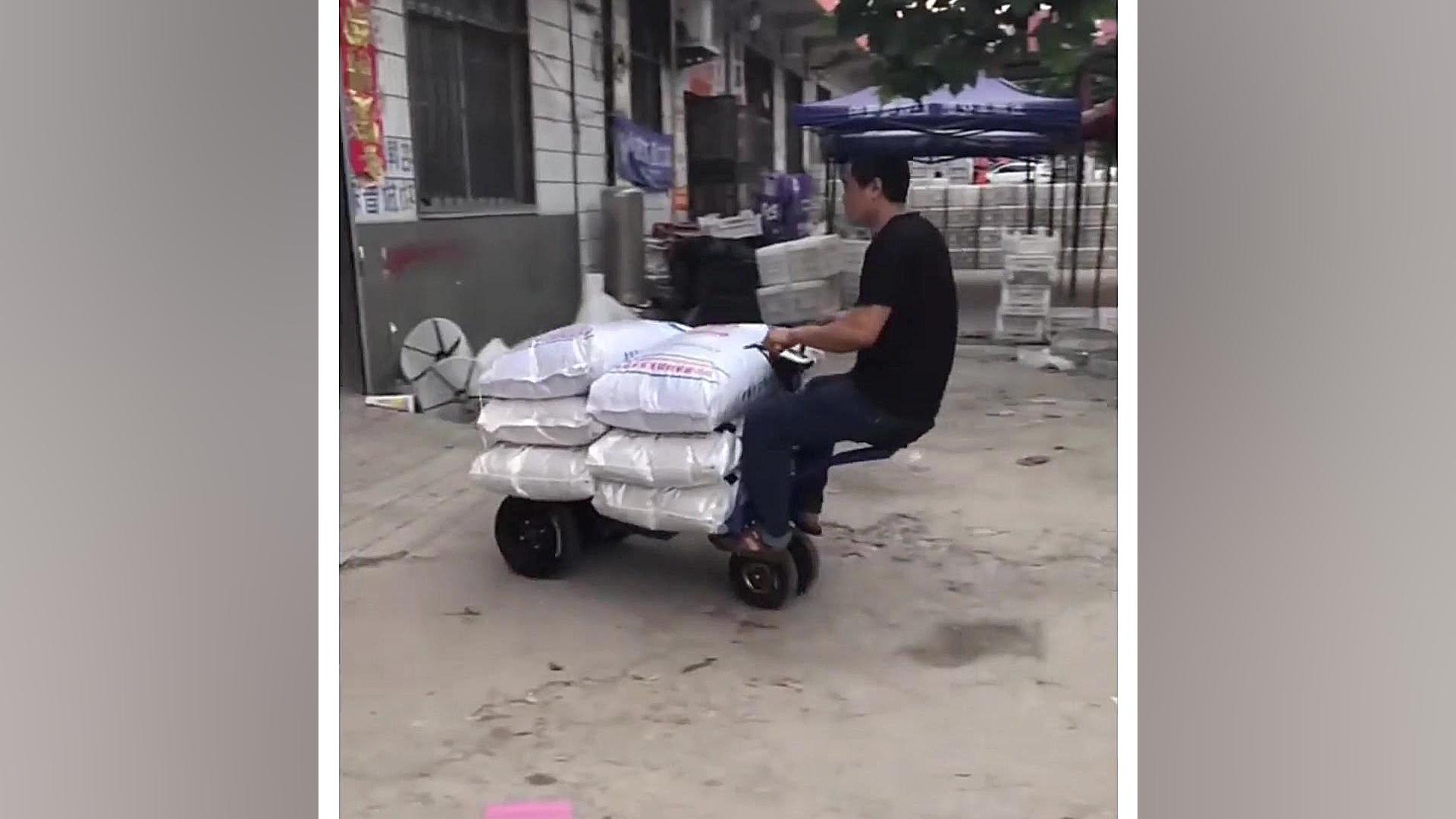 دستگاه حمل بار با راننده به صورت برقی