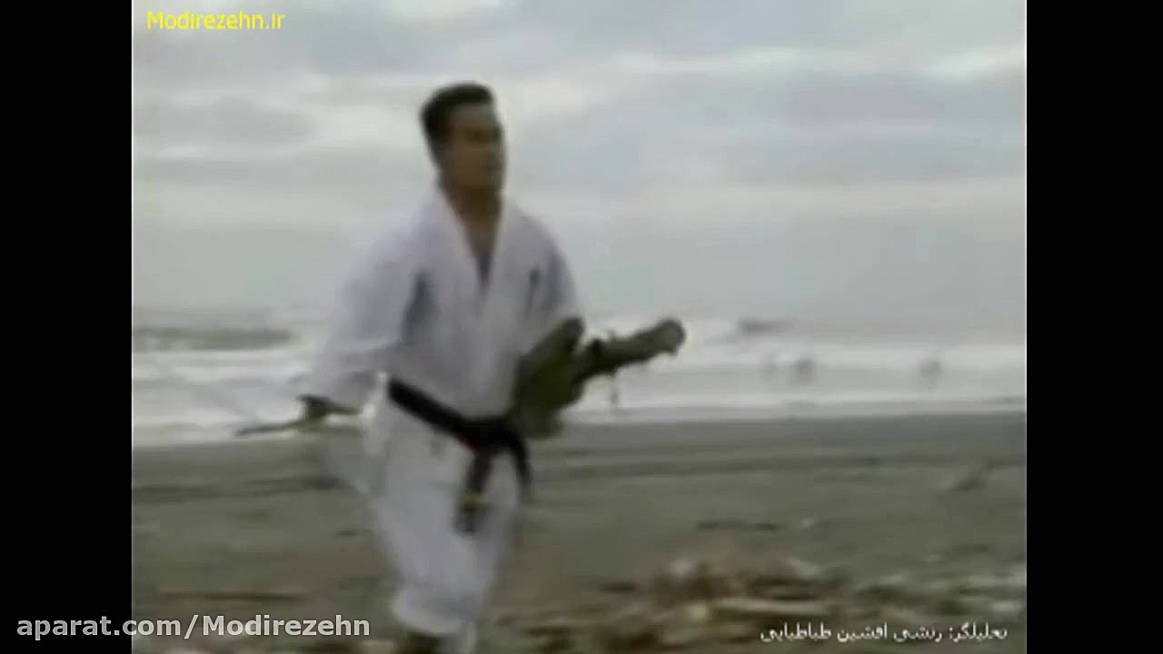 آموزش کاراته توسط اویاما در ساحل دریا