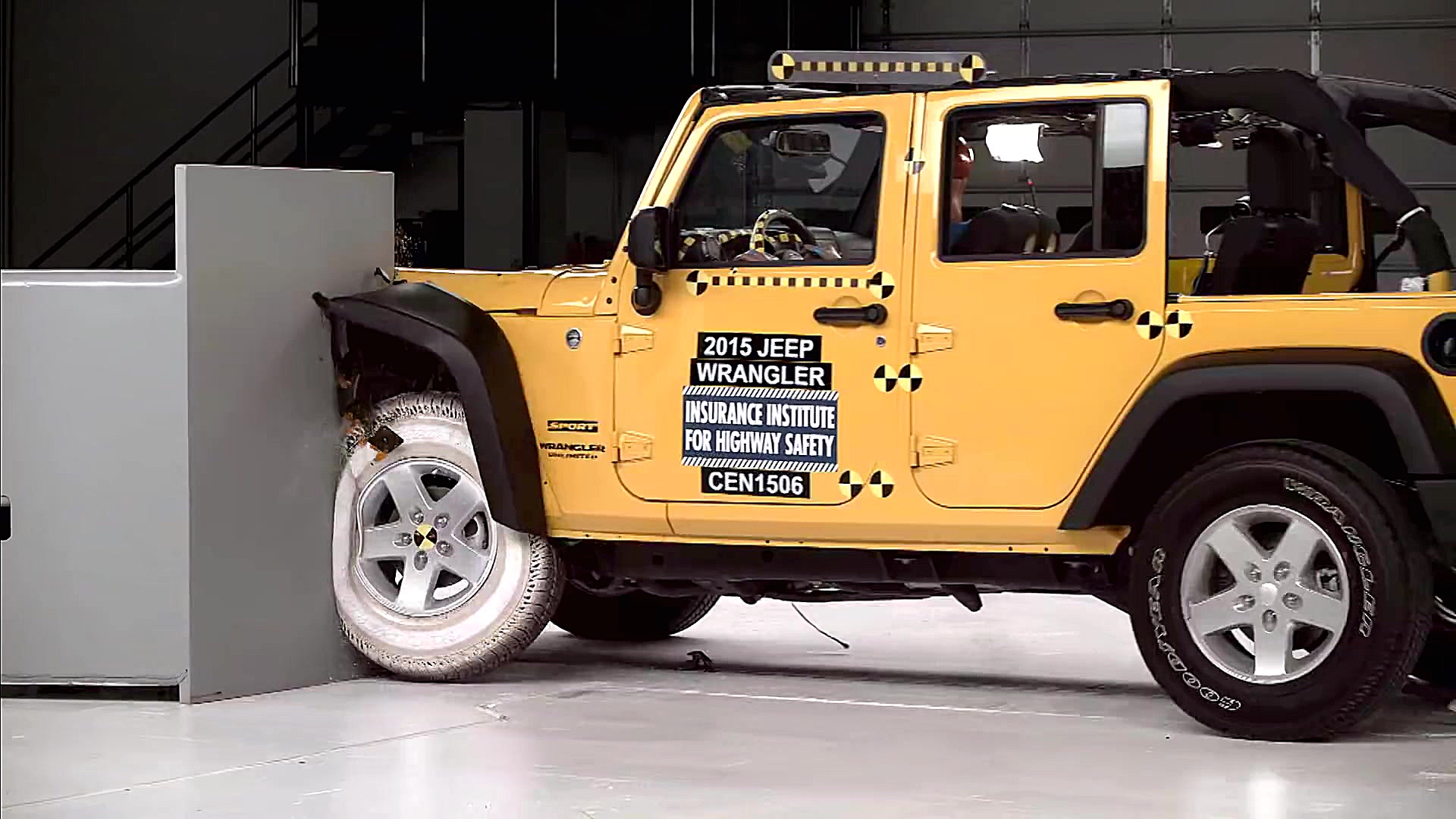 2015 Jeep Wrangler 4-door small overlap IIHS crash test