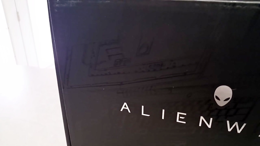 Alienware 15 R3 Unboxing/First Impressions