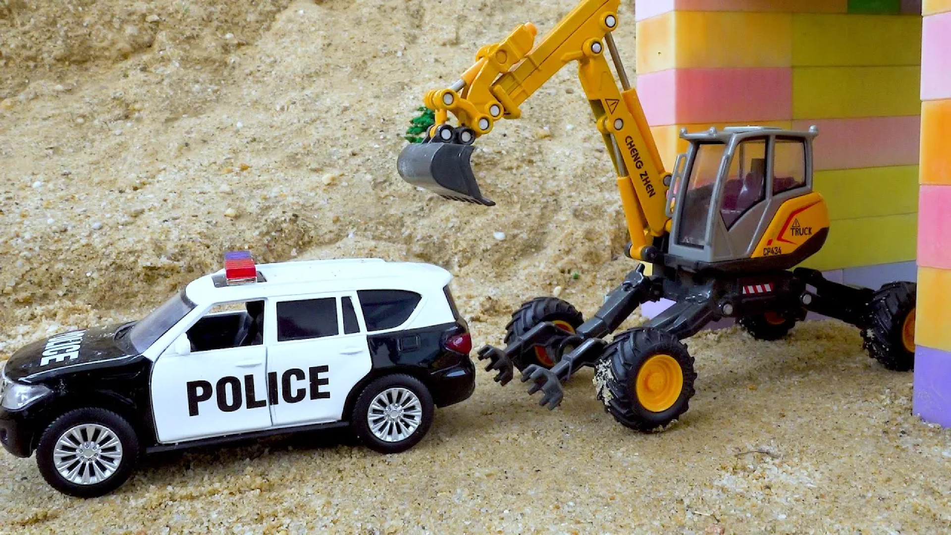 Excavator, Police Car, Tank and Garbage Truck transform their new ...