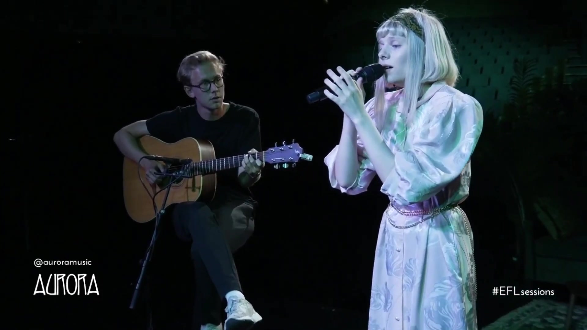 Aurora - Dance on the moon (Live) (Existe for love session)