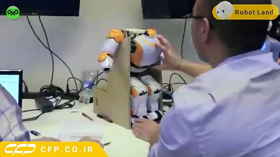 ربات ZENO R25: ربات انسان نما (آمریکا)