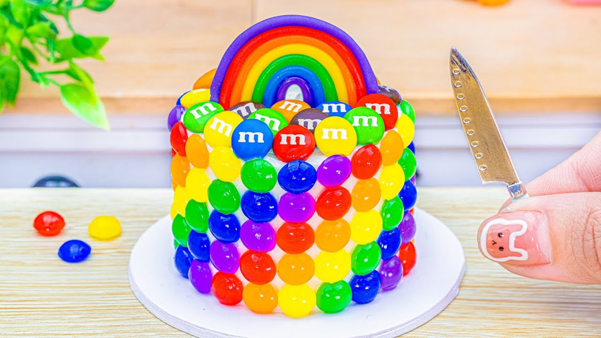Miniature MM Cake: Amazing Colorful Decorating Ideas for a Satisfying Treat