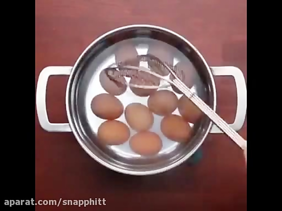 روش تهیه تخم مرغ آب پز به صورت خوراکی کامل